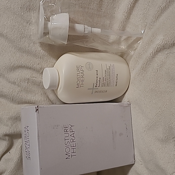 Avon | Bath & Body | Moisture Therapy Body Lotion 32 Fl Oz | Poshmark